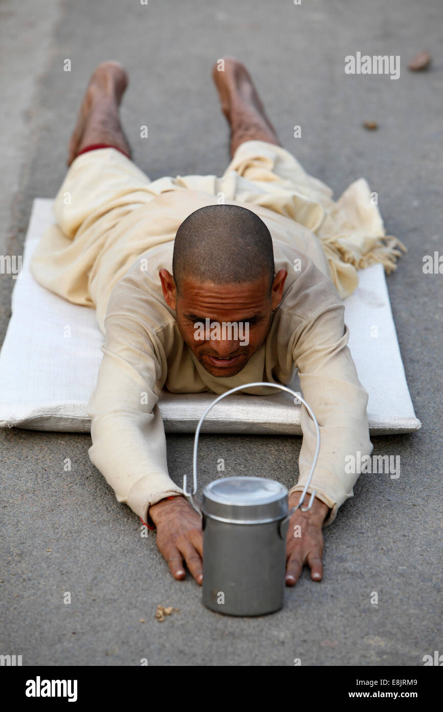 Hindu prosternating on the Goverdan Parikrama pilgrimage trail ...