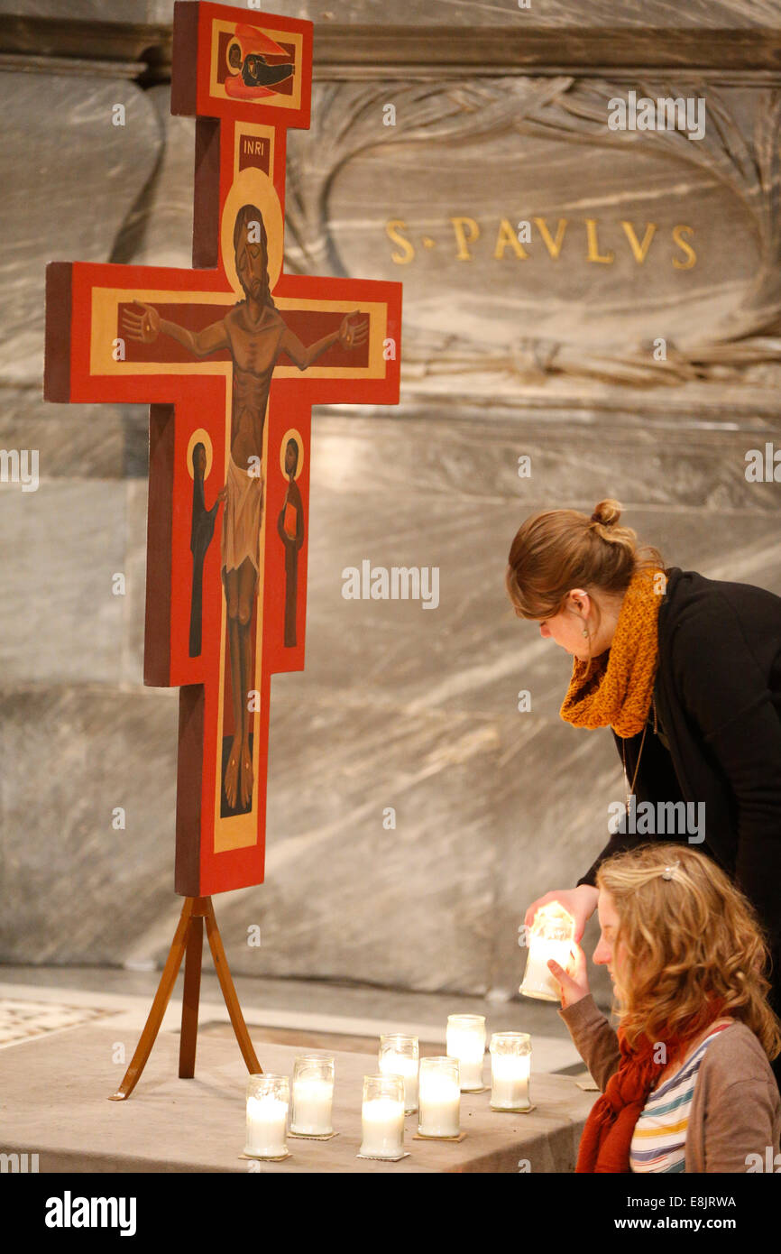 Taize cross hi-res stock photography and images - Alamy