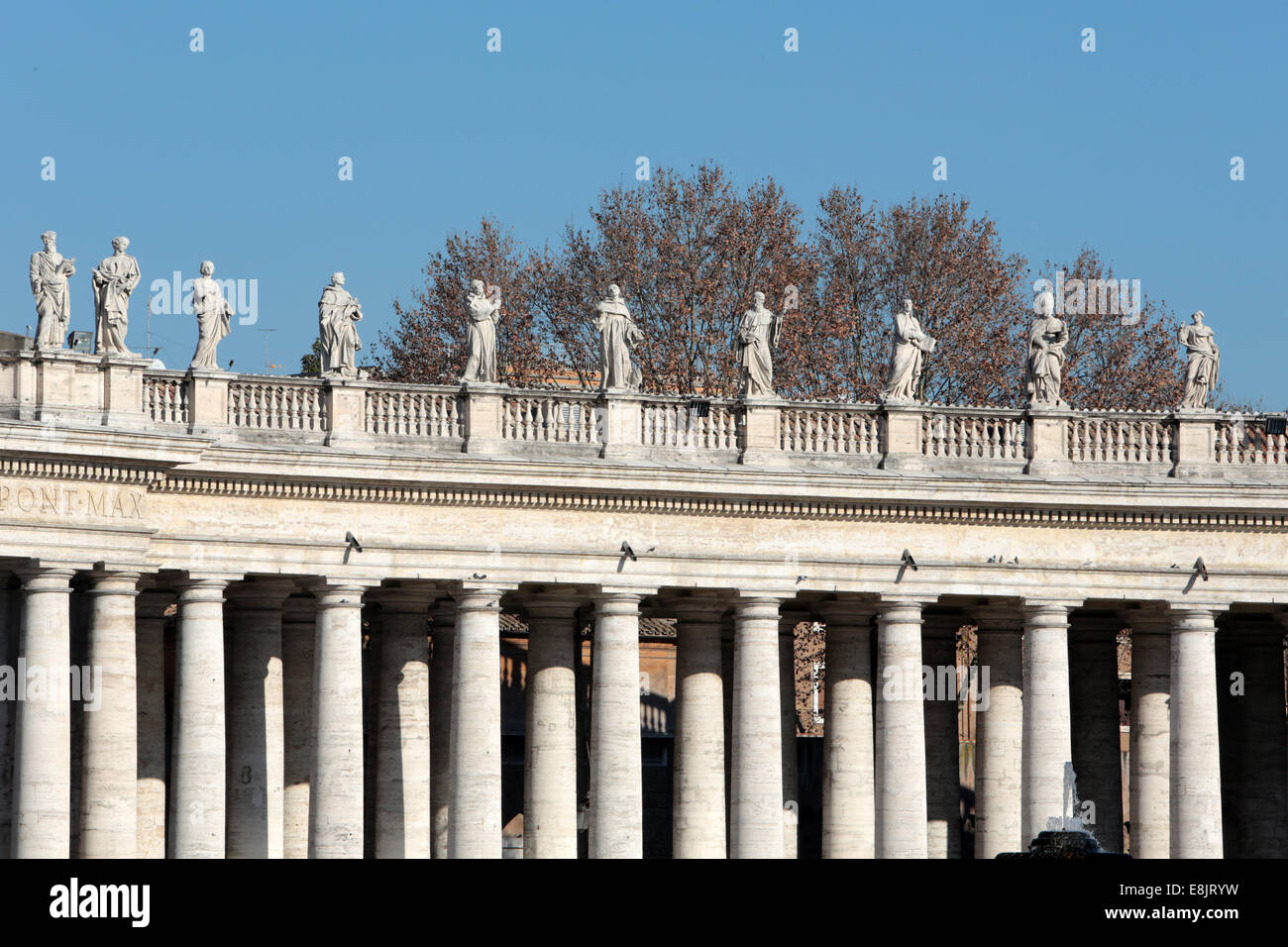Columns and sculptures. St. Peter's Basilica Stock Photo - Alamy