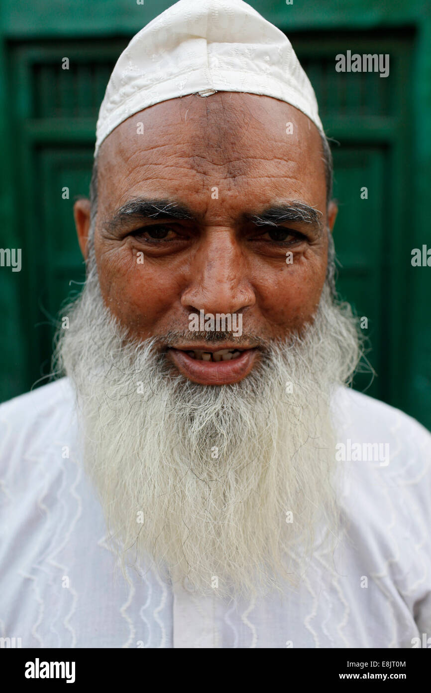 Imam with beard hi-res stock photography and images - Alamy