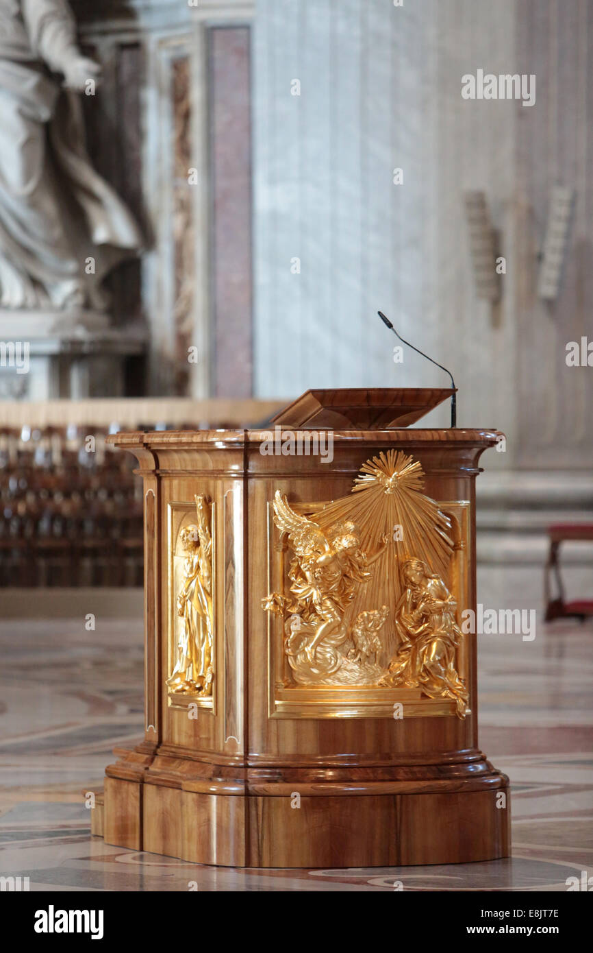 Catholic lectern hi-res stock photography and images - Alamy