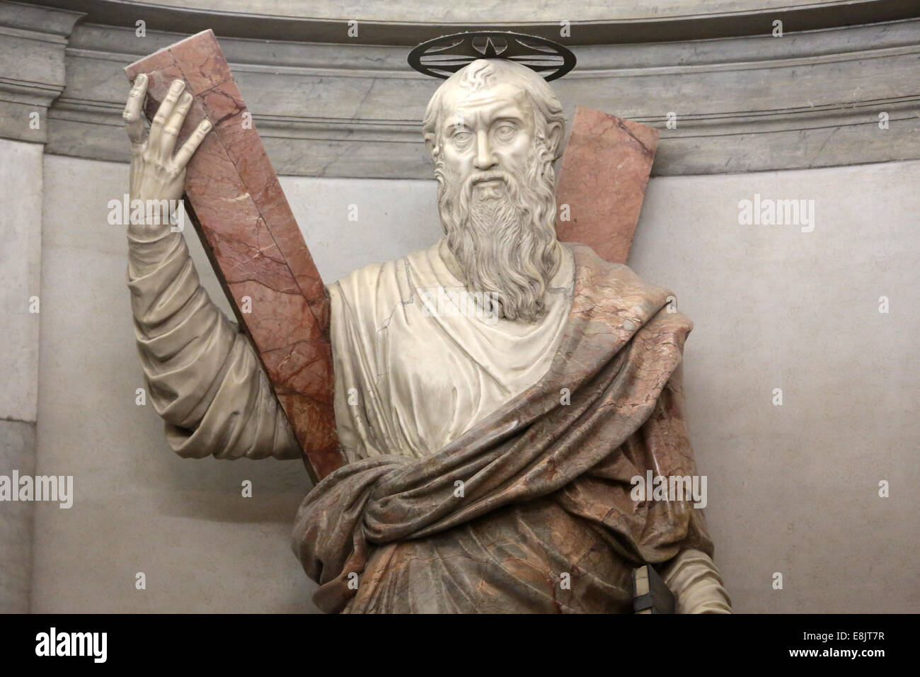 Saint Peter statue. St. Peter's Basilica Stock Photo - Alamy