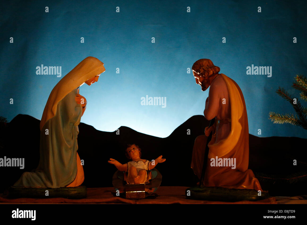 Nativity crib hi-res stock photography and images - Alamy