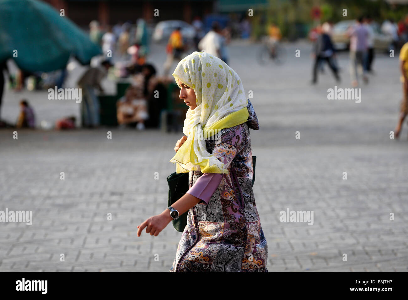 The medina (old town). Muslim woman Stock Photo - Alamy