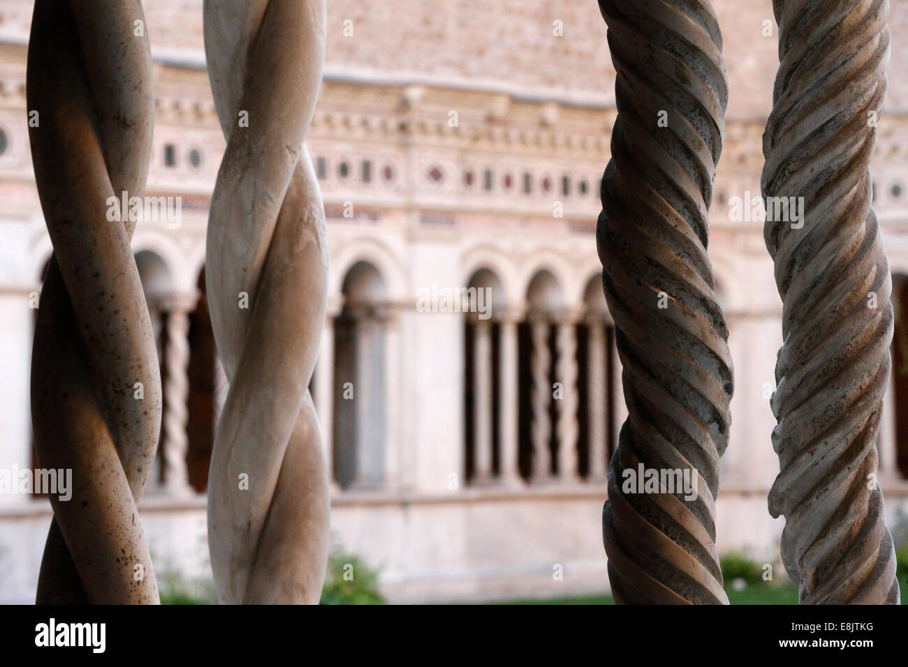 Twisted columns hi-res stock photography and images - Alamy