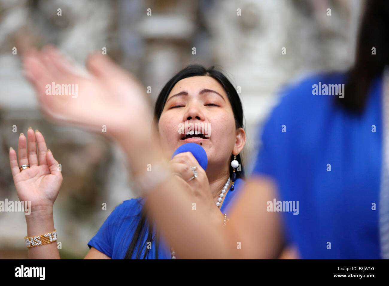 El Shaddai charismatic prayer group in San Matteo church, Lecce, Apulia ...