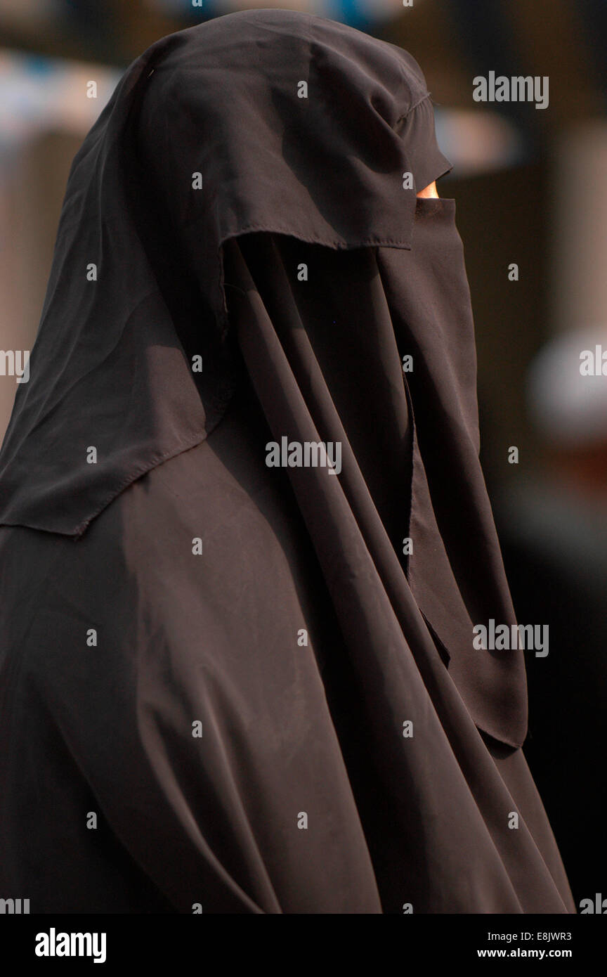 Veiled muslim woman in Whitechapel Stock Photo - Alamy