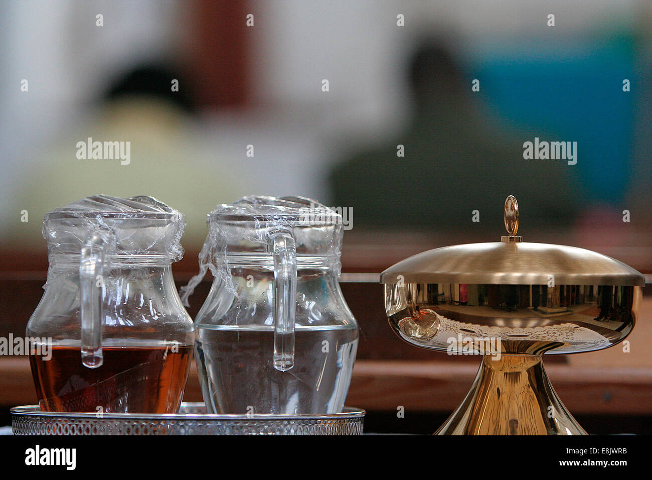 Mass in Holy Trinity church, Hackney Stock Photo - Alamy