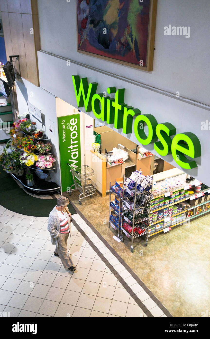 Motorway service station hi-res stock photography and images - Alamy