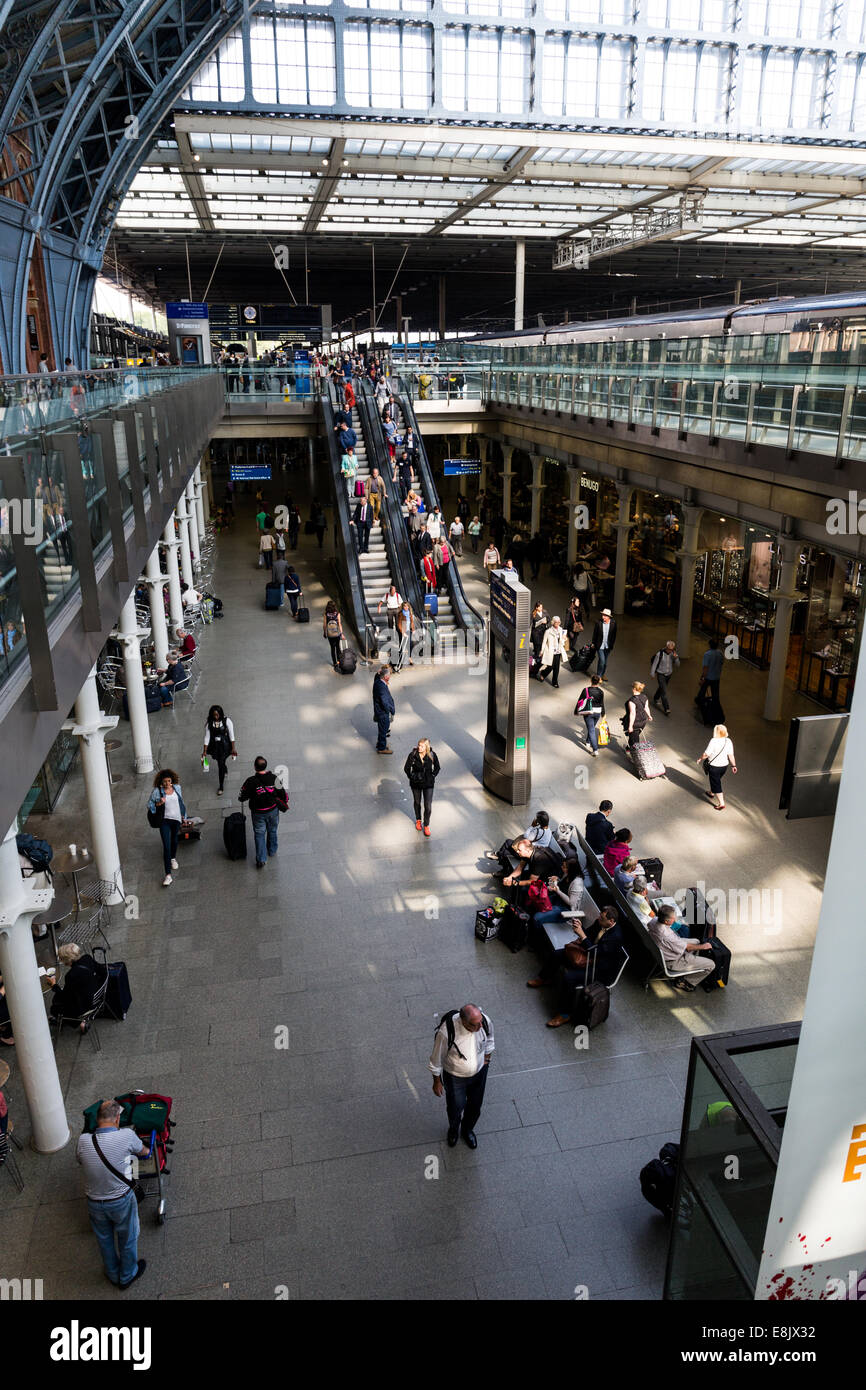 Looking down to the lower concourse of St. Pancras International ...