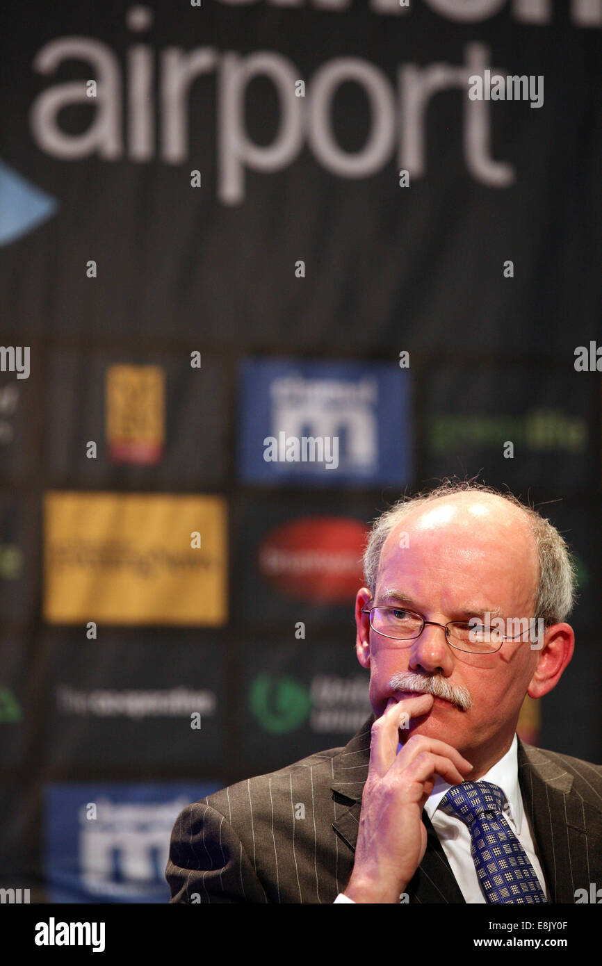 Sustainable Cities debate at the M.E.N. office. John Twigg, planning ...