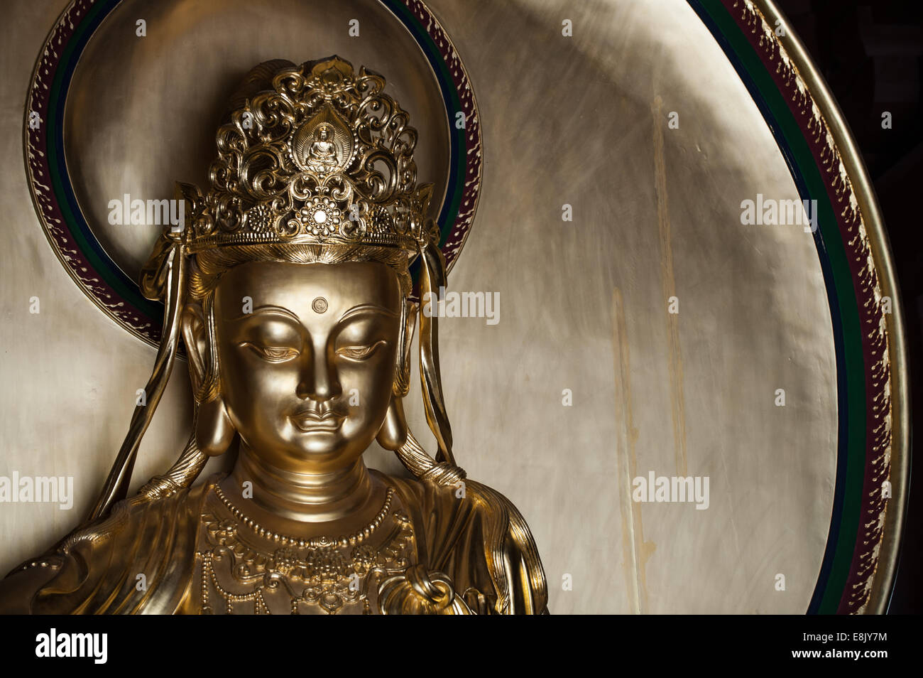 Gold buddha chi lin hi-res stock photography and images - Alamy
