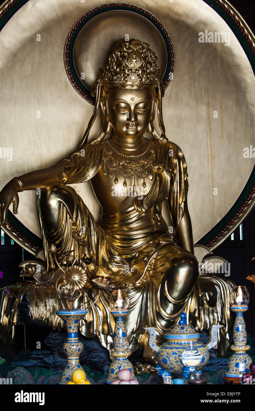 Gold buddha chi lin hi-res stock photography and images - Alamy