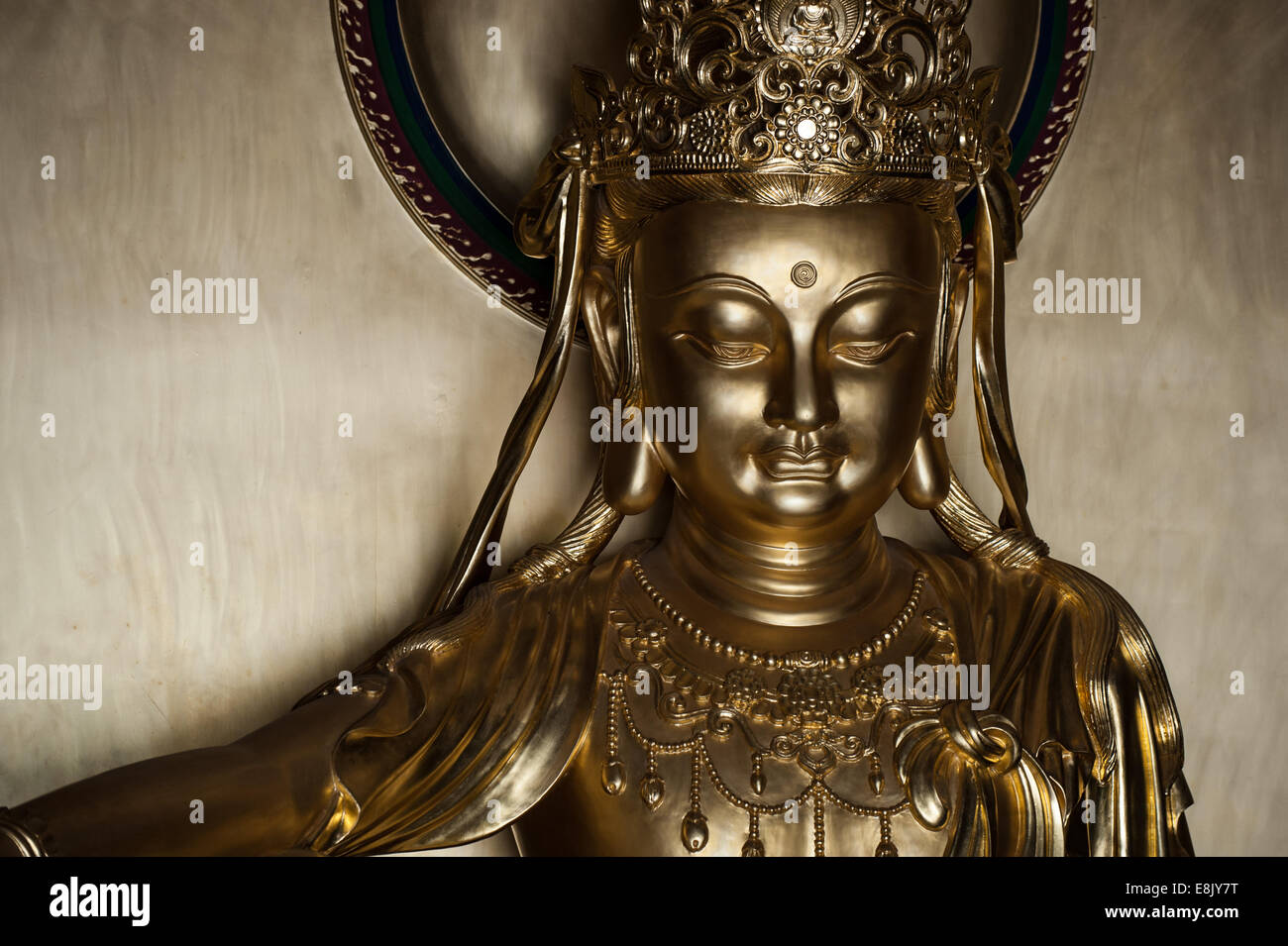 Gold buddha chi lin hi-res stock photography and images - Alamy