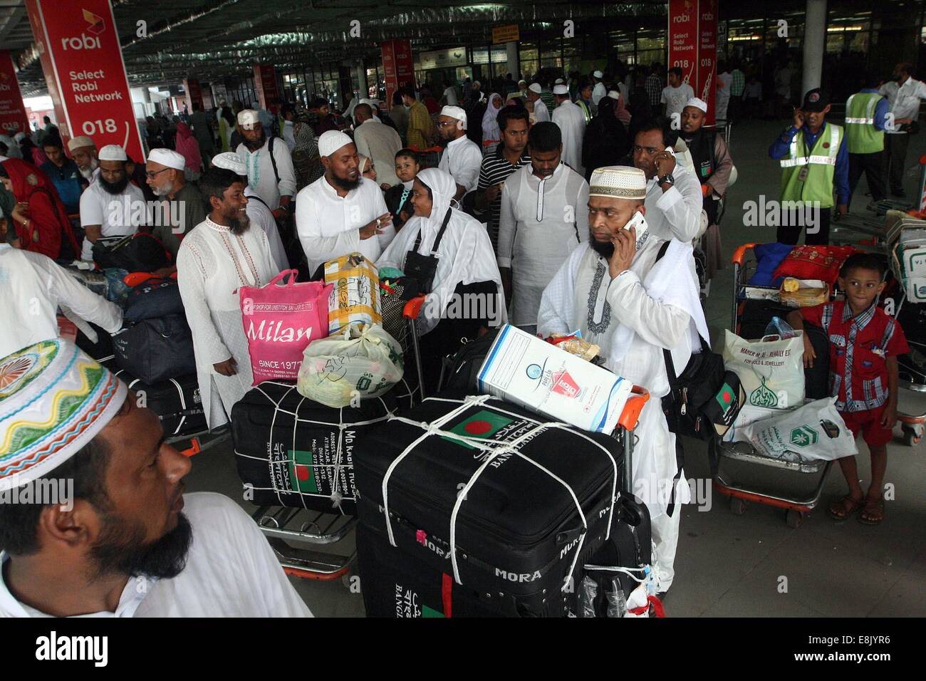 Dhaka, Bangladesh. 9th October, 2014. Bangladeshi hajj pilgrims arrive ...