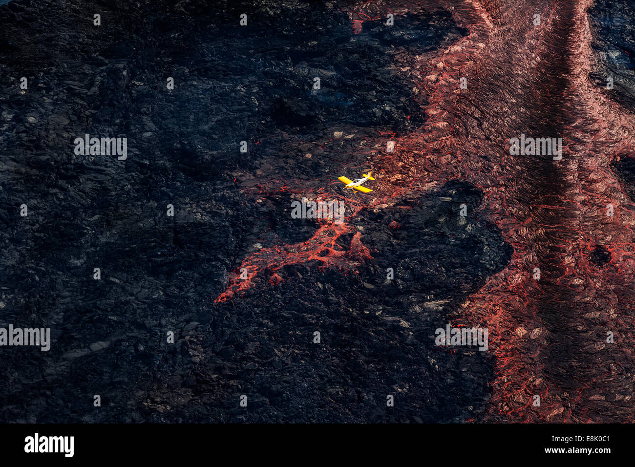 Plane flying over the Volcano Eruption site at the Holuhraun Fissure ...