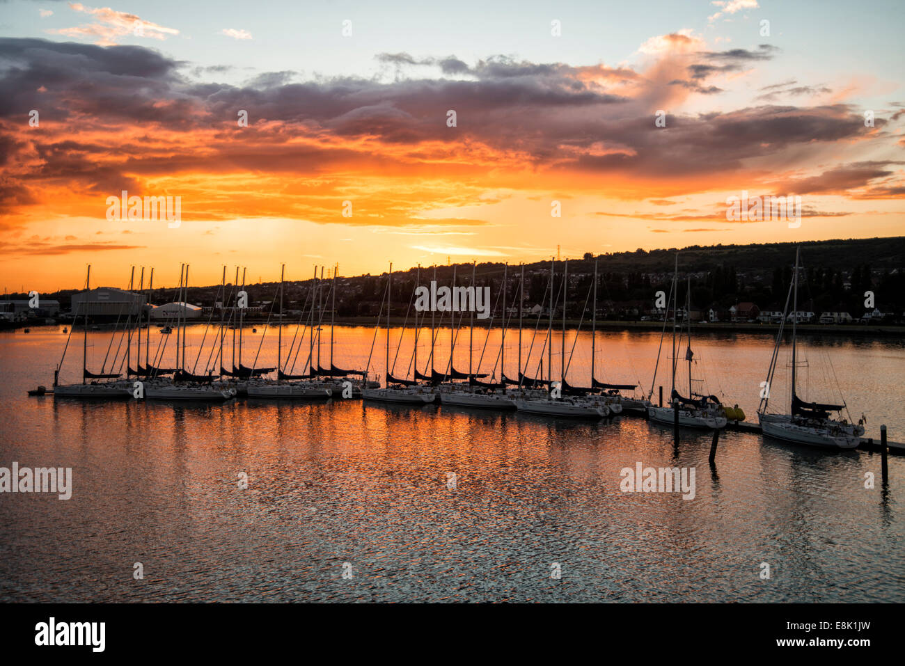 Boats sunset port solent hi-res stock photography and images - Alamy