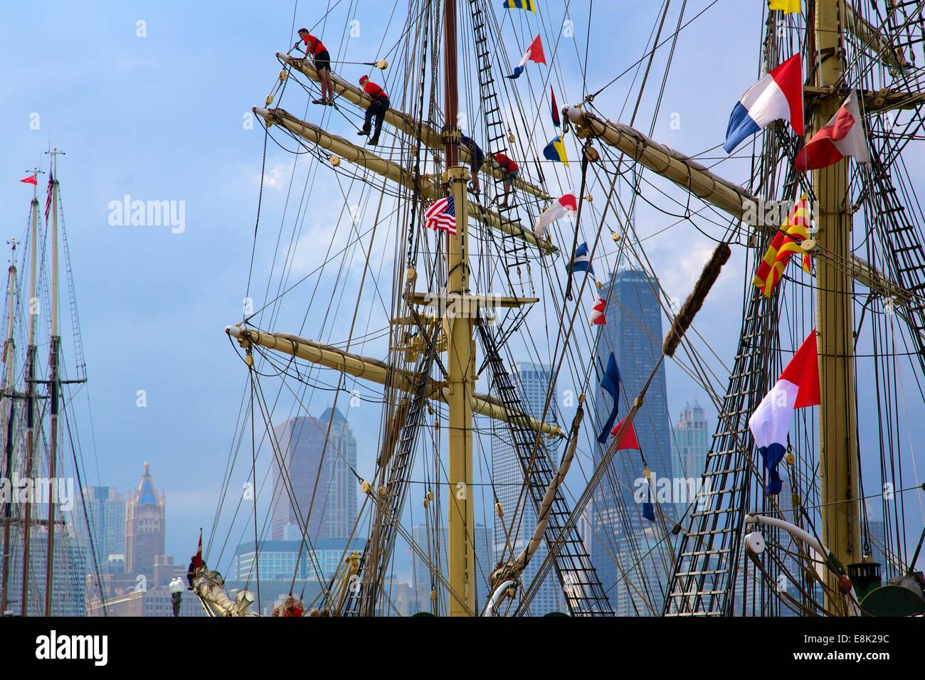 Ship sail yardarm hi-res stock photography and images - Alamy