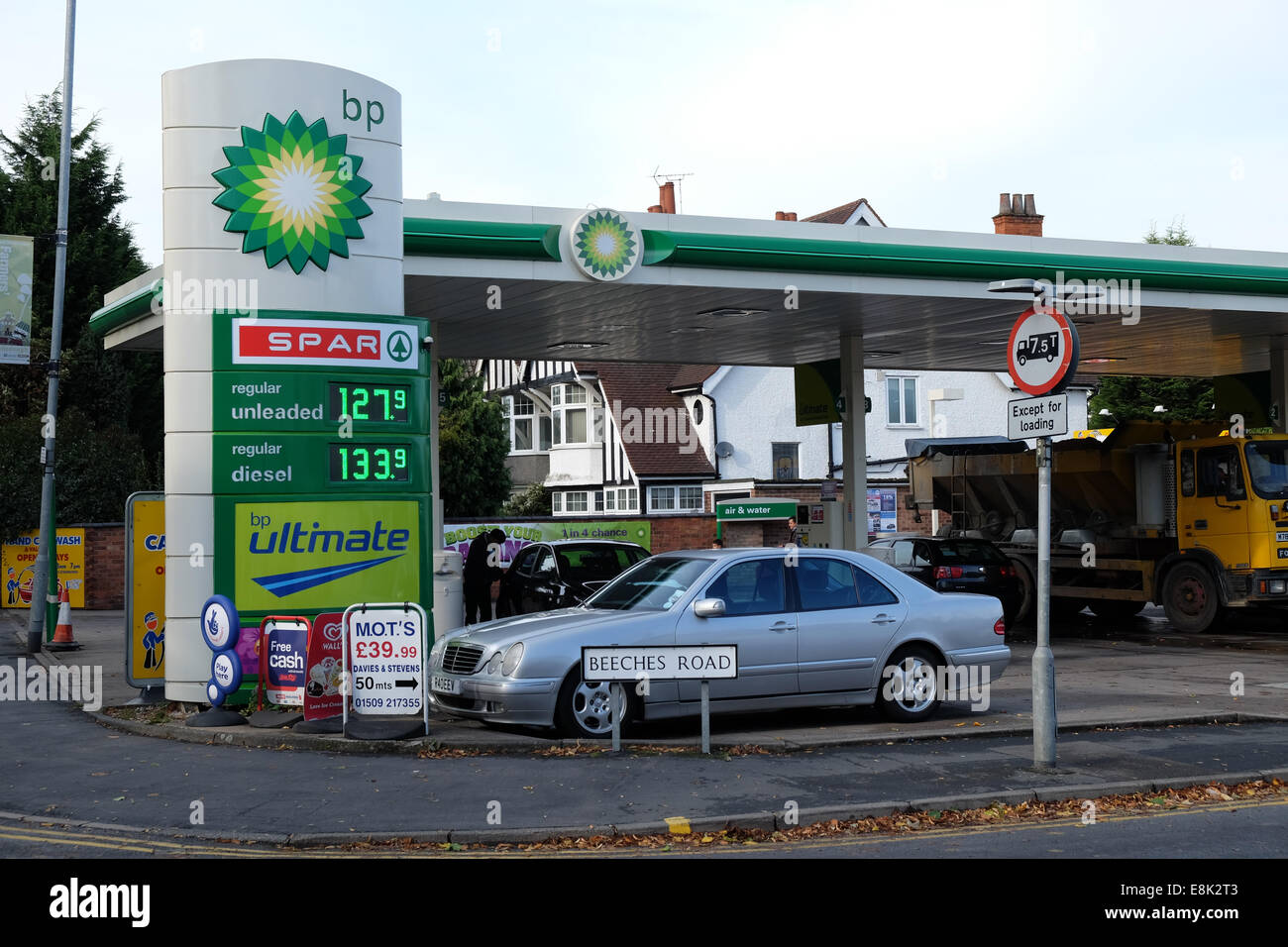 Petrol station gas price bp hi-res stock photography and images - Alamy