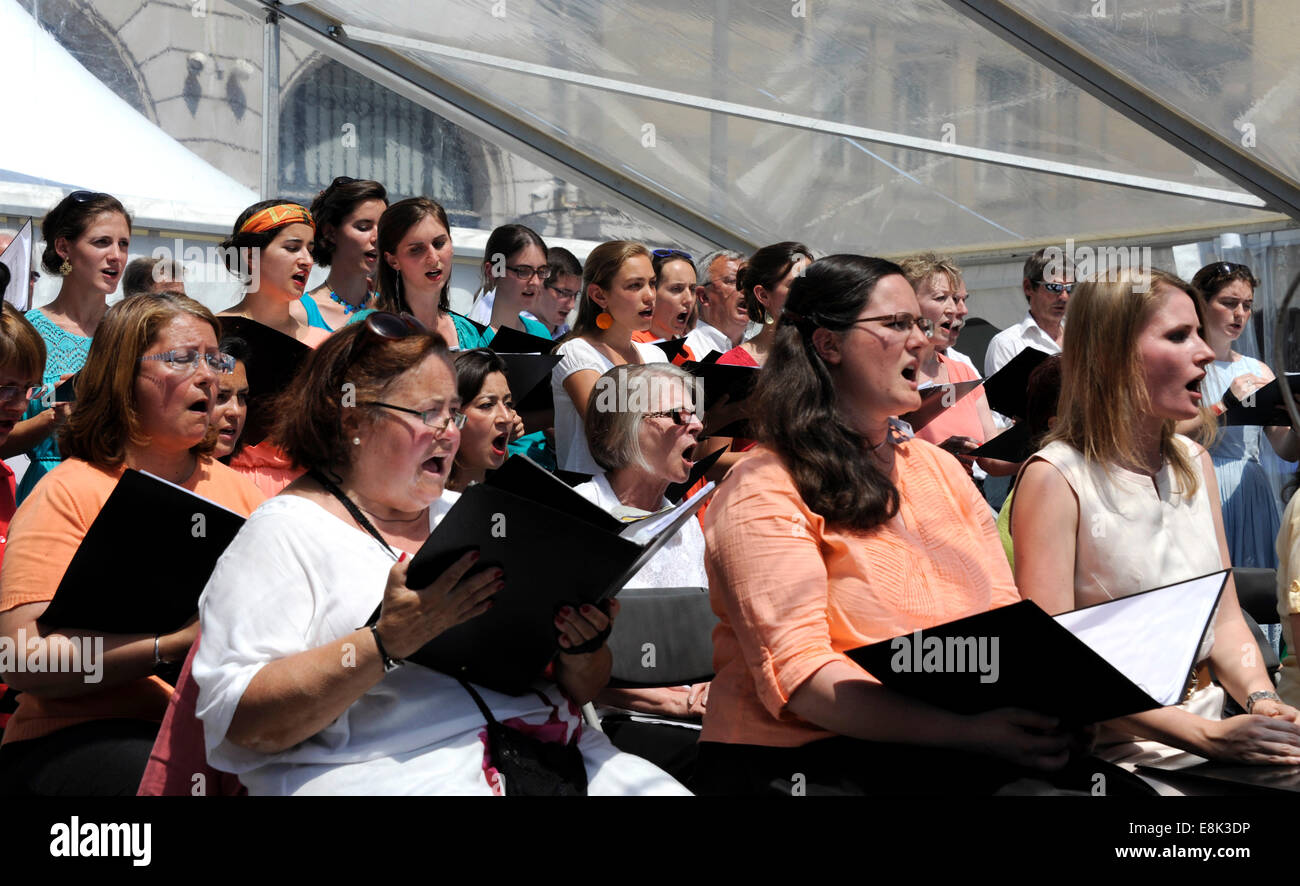 Choir rail hi-res stock photography and images - Alamy