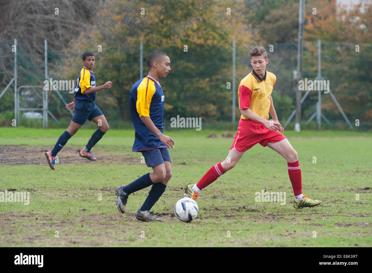 Defender soccer player hi-res stock photography and images - Alamy