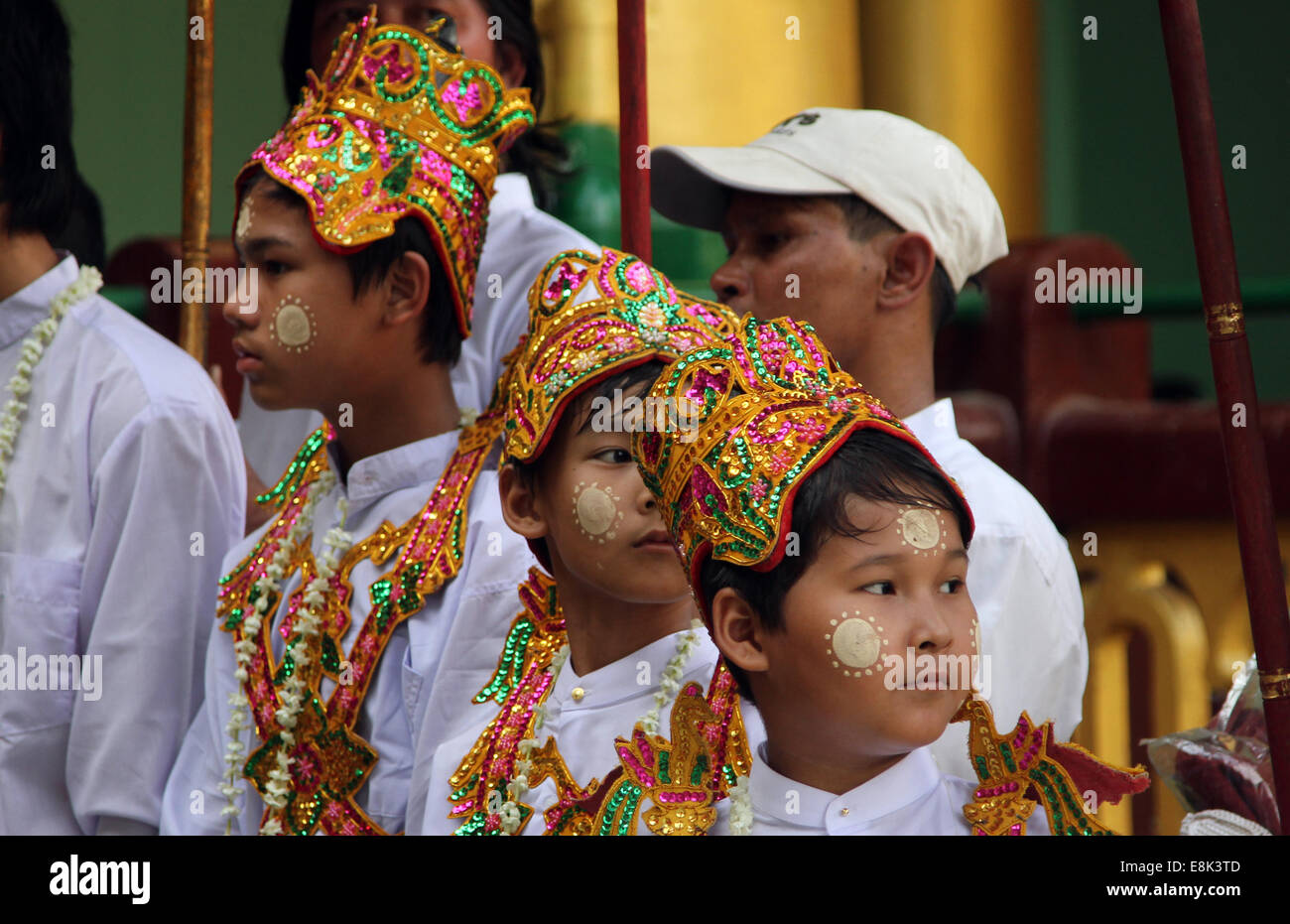 Burmese boys in traditional dress hi-res stock photography and images ...