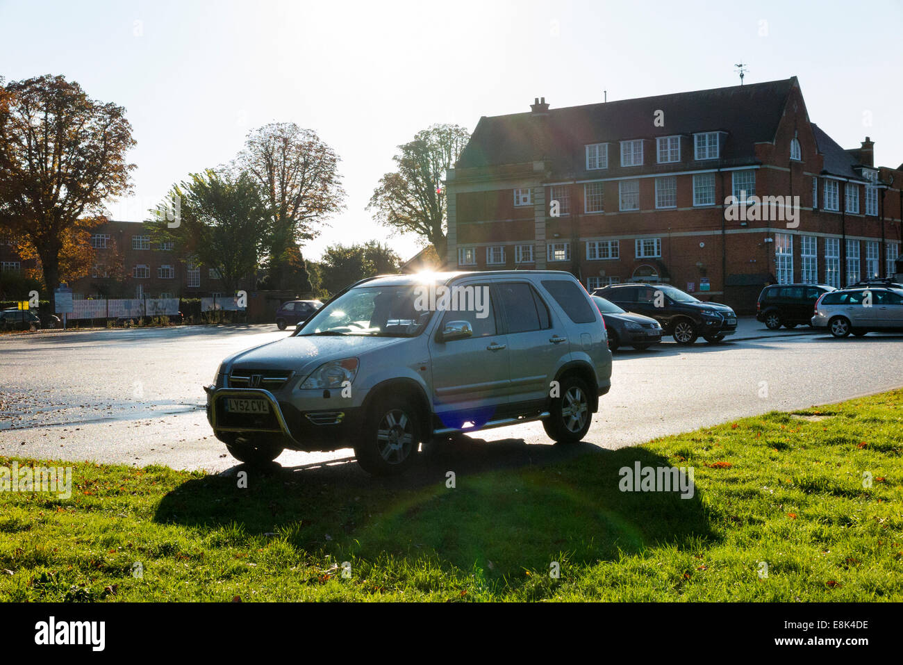 Schools children car drop uk hi-res stock photography and images - Alamy