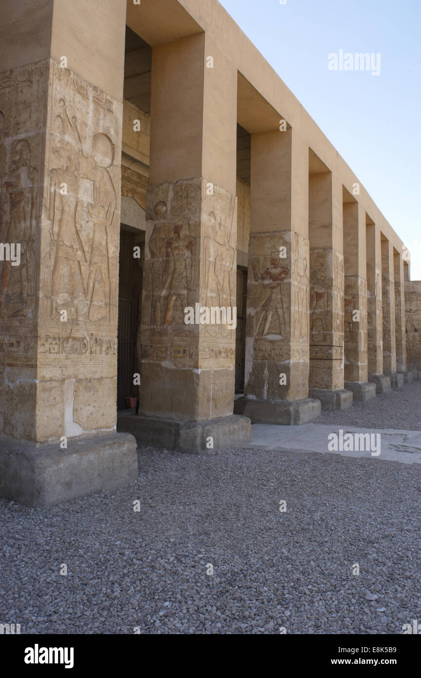 Egyptian art temple seti facade hi-res stock photography and images - Alamy