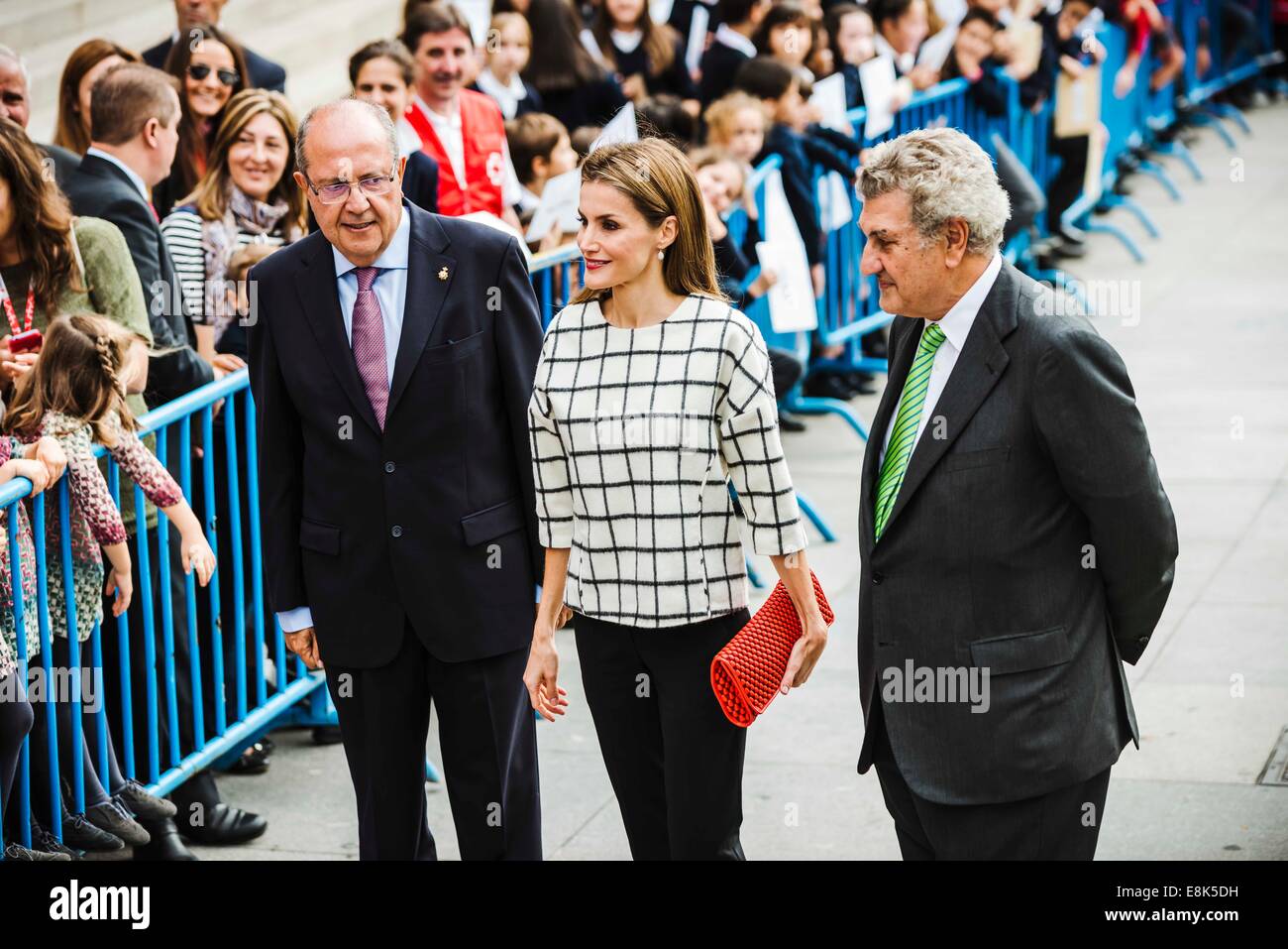 The Queen Leticia presides over the table of collection of the “day of ...