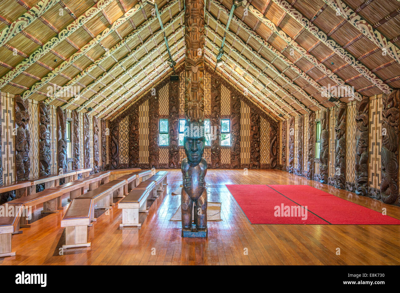 Maori traditional meeting house at waitangi hi-res stock photography ...