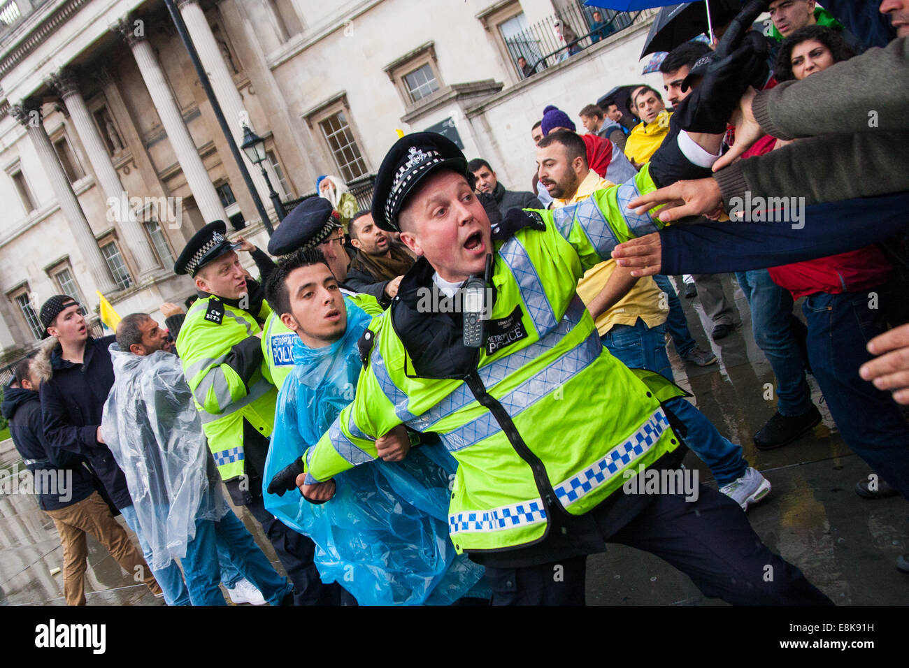 Police officer scuffle hi-res stock photography and images - Alamy