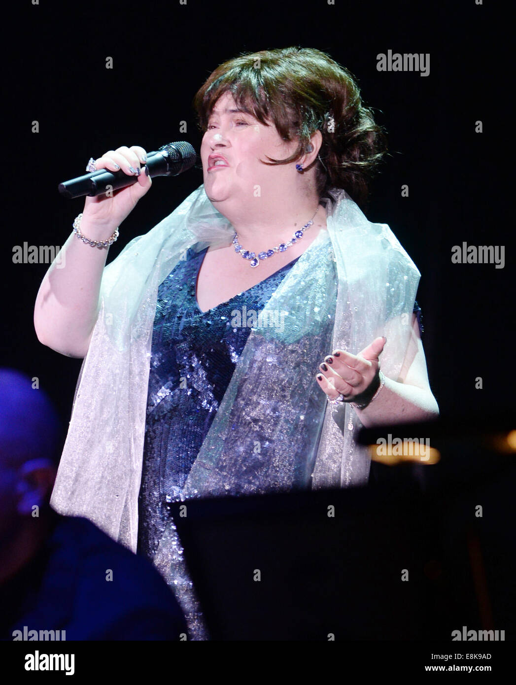Susan Boyle performing live in cocnert at the Hammersmith Apollo ...