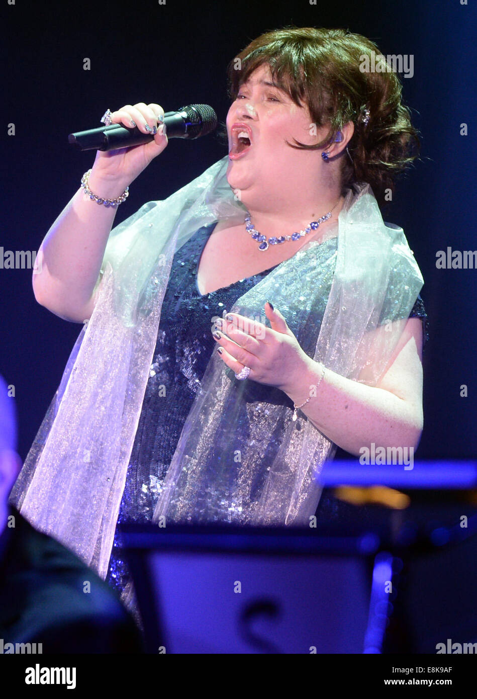 Susan Boyle performing live in cocnert at the Hammersmith Apollo ...
