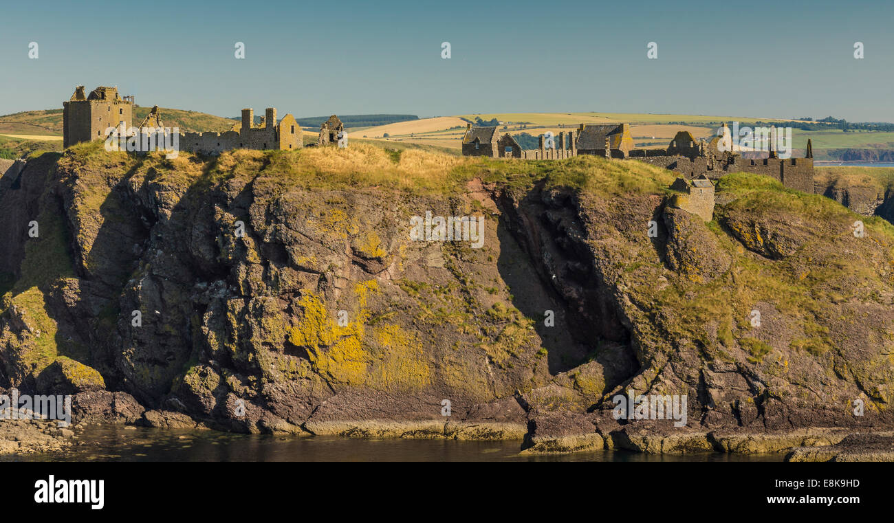 Dunottar castle hi-res stock photography and images - Alamy