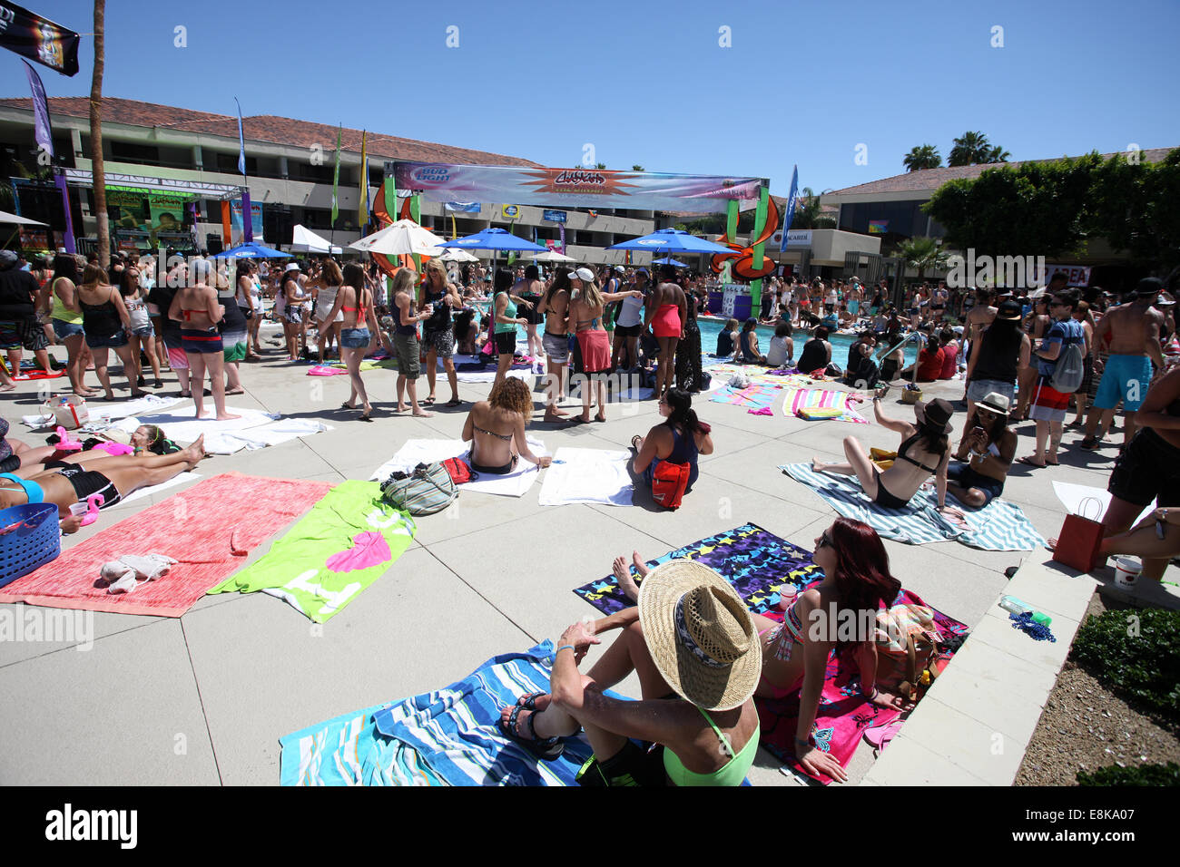Dinah shore weekend hi-res stock photography and images - Alamy