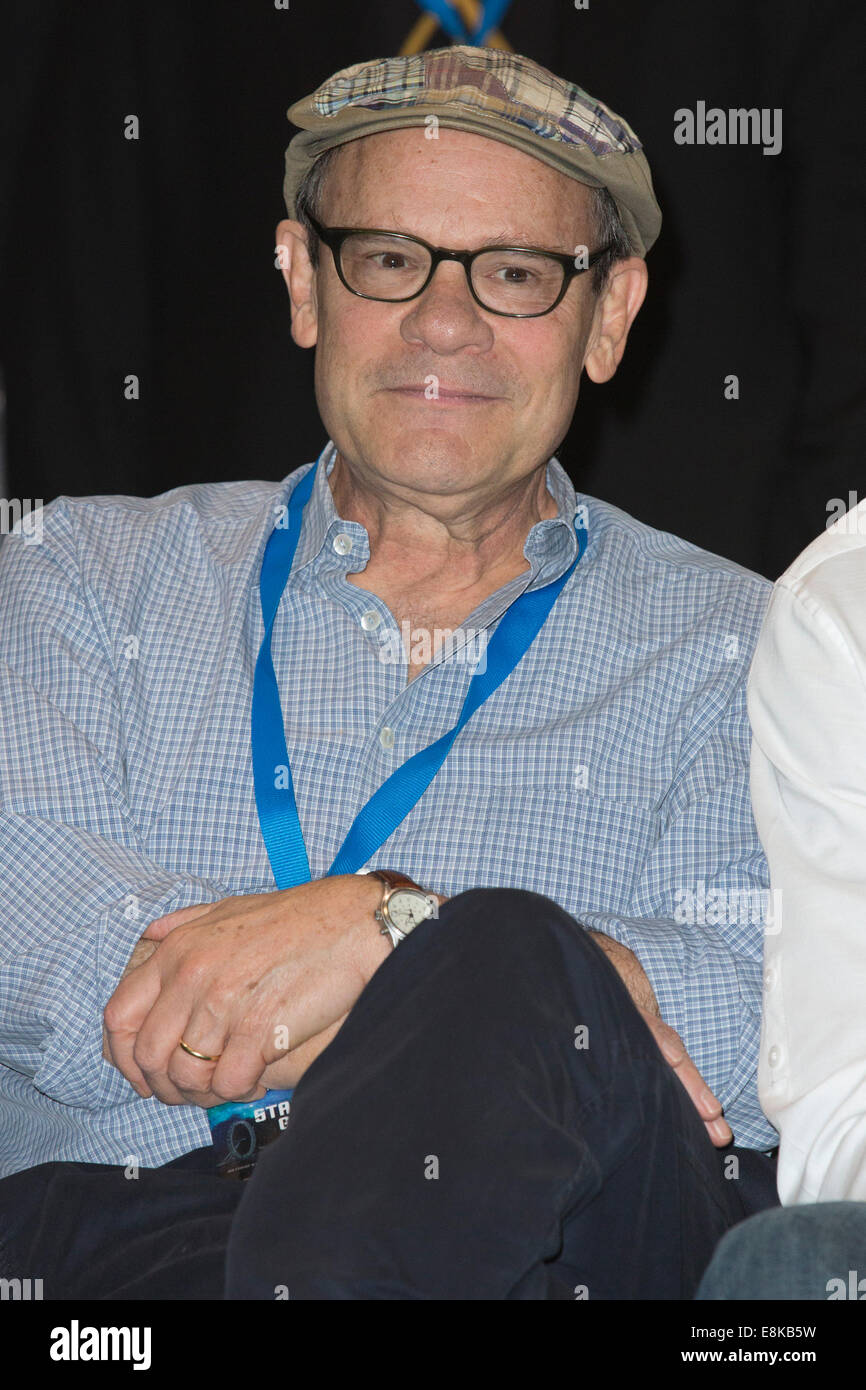 Star Trek stars at Destination Star Trek 3 at the fan convention at ...