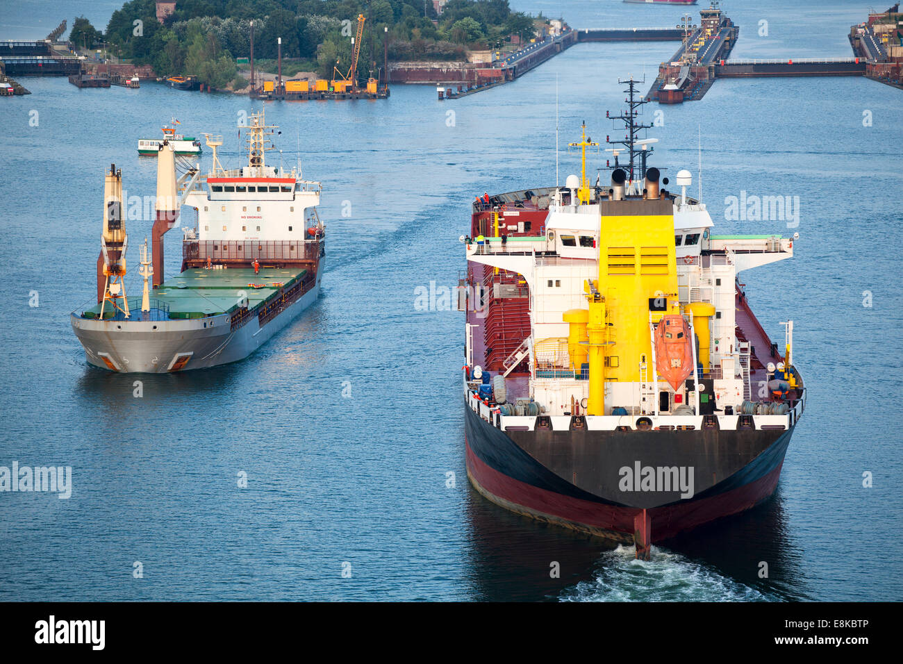 Logistic transport hi-res stock photography and images - Alamy