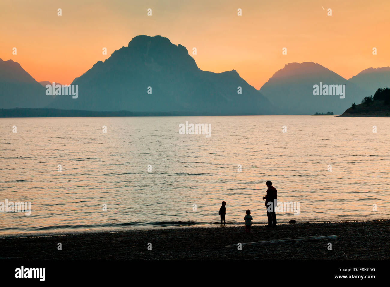 Father and children exploring shoreline of Jackson Lake Stock Photo - Alamy