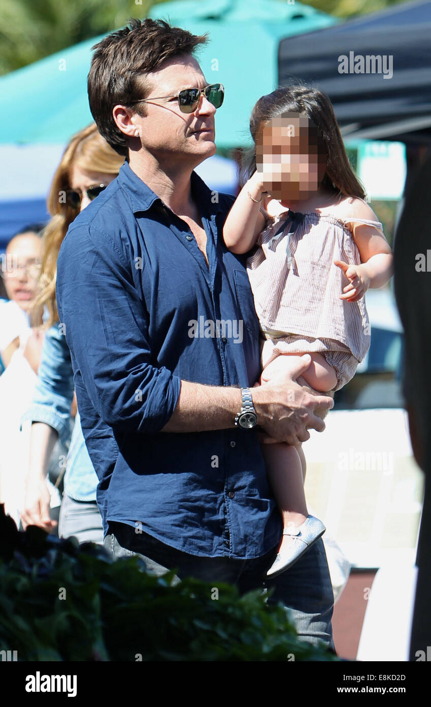 Jason Bateman shopping at the Farmers Market with his daughters ...