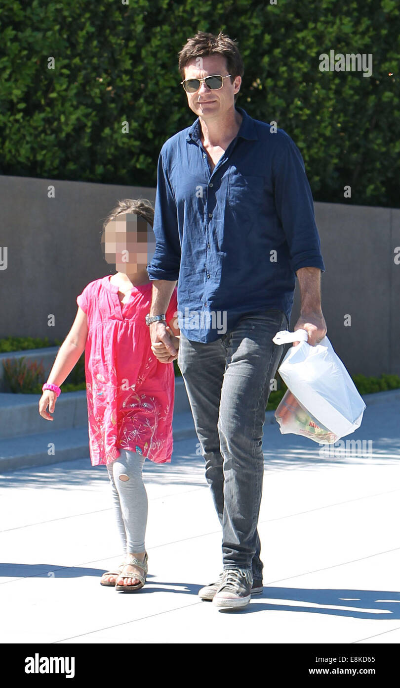 Jason Bateman shopping at the Farmers Market with his daughters ...