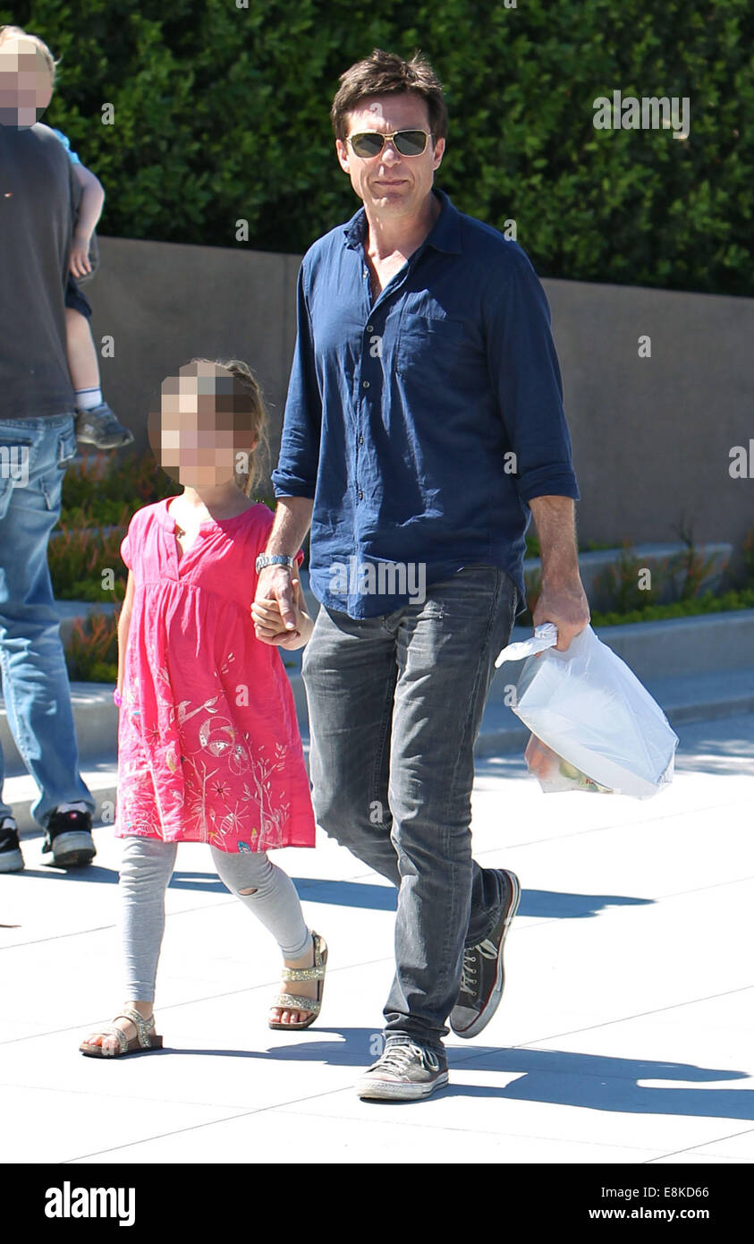 Jason Bateman shopping at the Farmers Market with his daughters ...