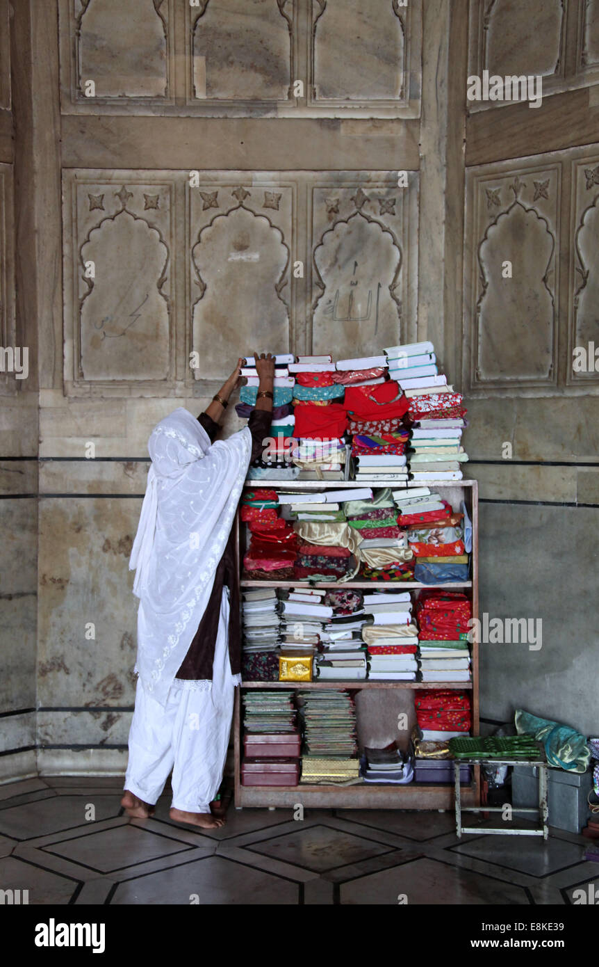 Inside the Jama Masjid Mosque at Old Delhi Stock Photo - Alamy