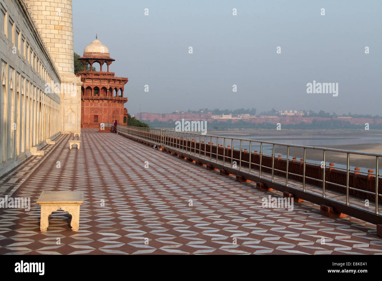 Riverfront terrace at the rear of the Taj Mahal at Agra Stock Photo - Alamy