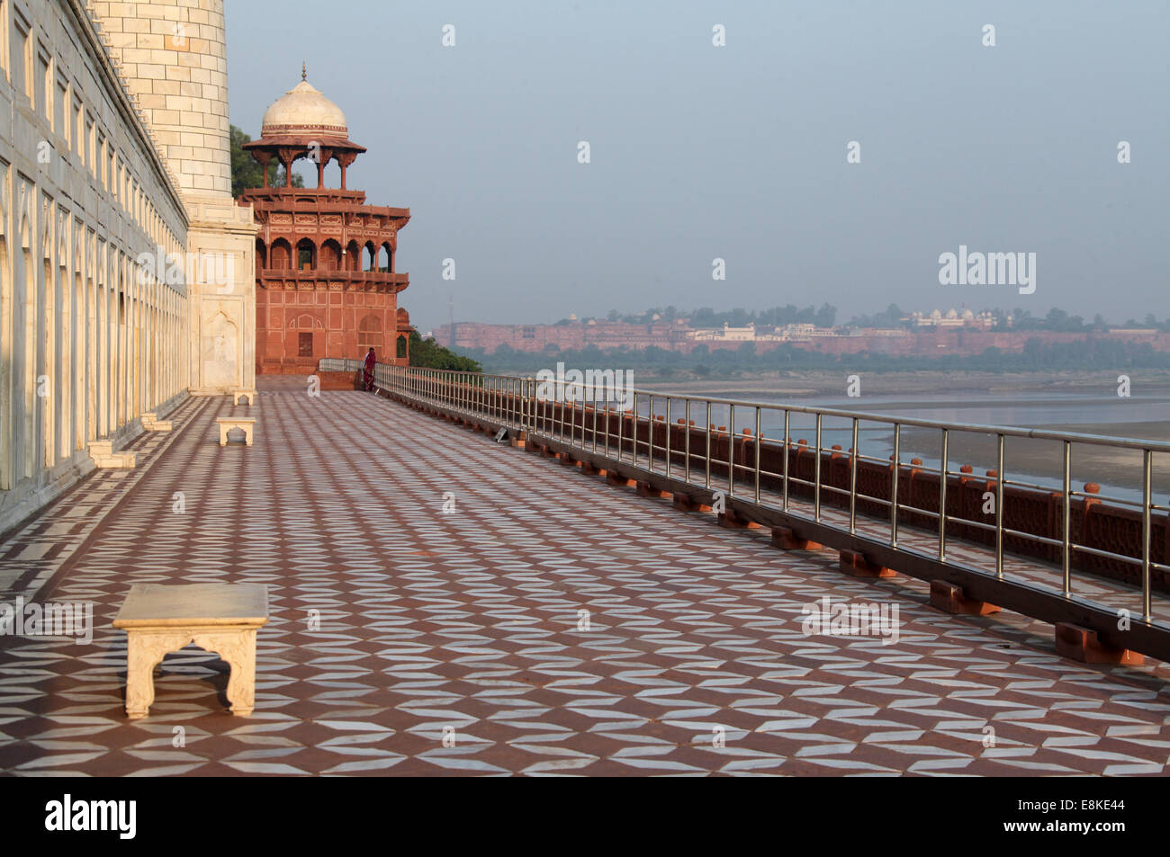 Riverfront terrace at the rear of the Taj Mahal at Agra Stock Photo - Alamy