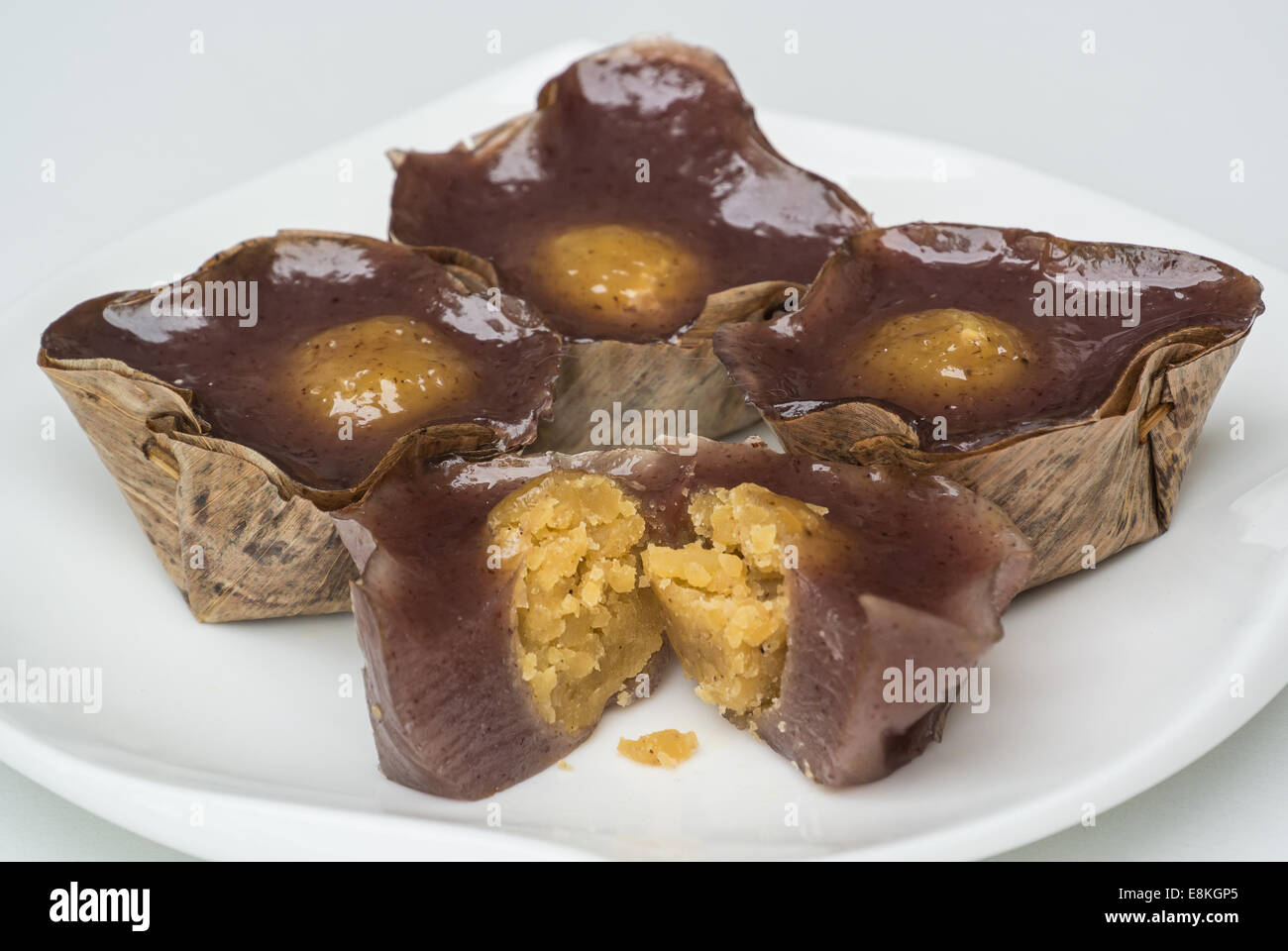 Chinese eat traditional sweets hi-res stock photography and images - Alamy