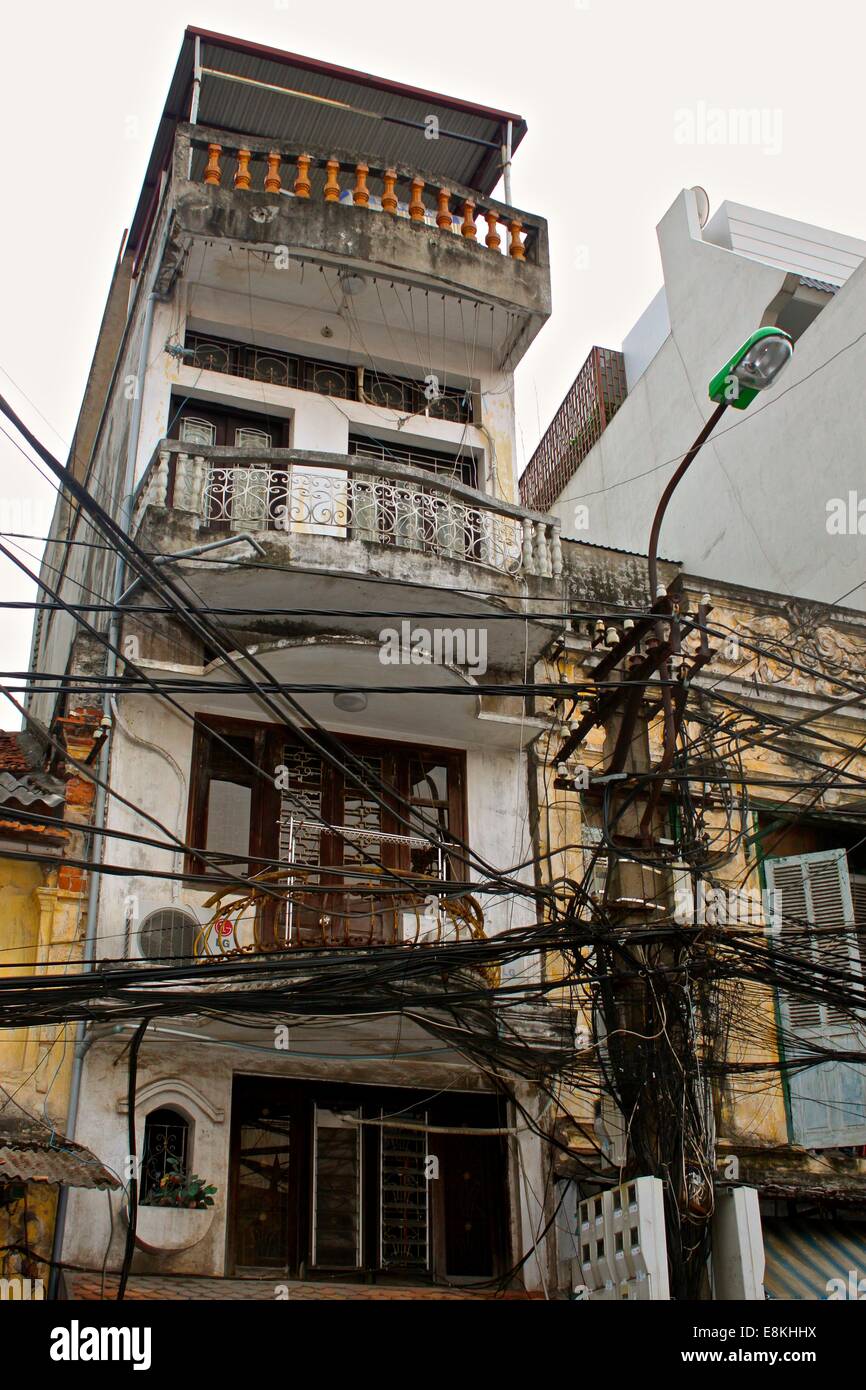 Chaotic wiring above the streets of Hanoi, Vietnam Stock Photo - Alamy