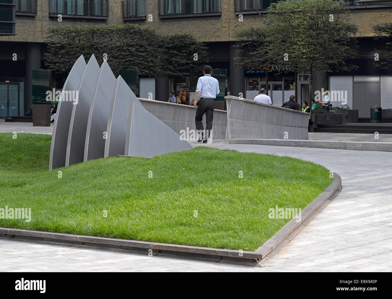 In merchant square at the paddington basin hi-res stock photography and ...