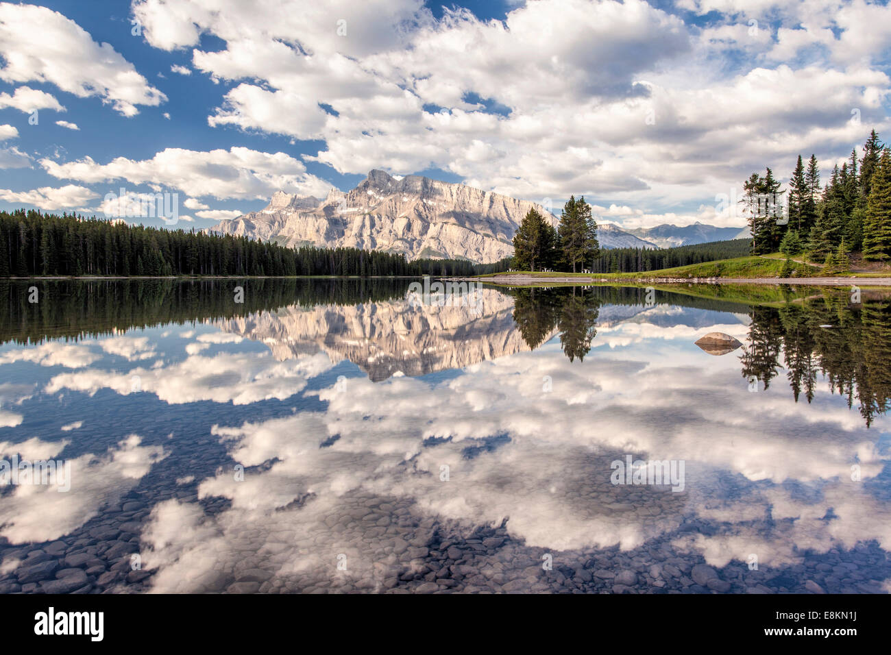 Two Jack Lake, Banff, Banff National Park, Kanada Stock Photo - Alamy