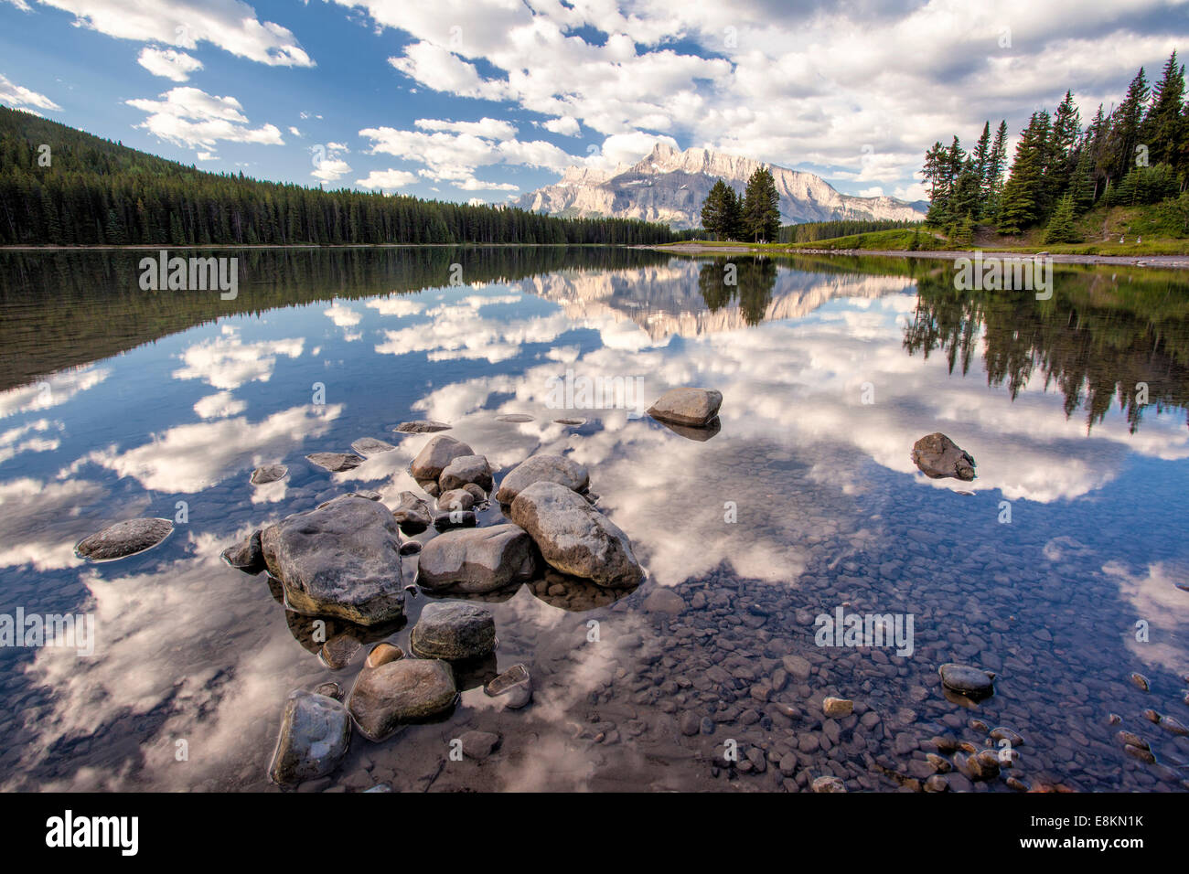 Two Jack Lake, Banff, Banff National Park, Kanada Stock Photo - Alamy