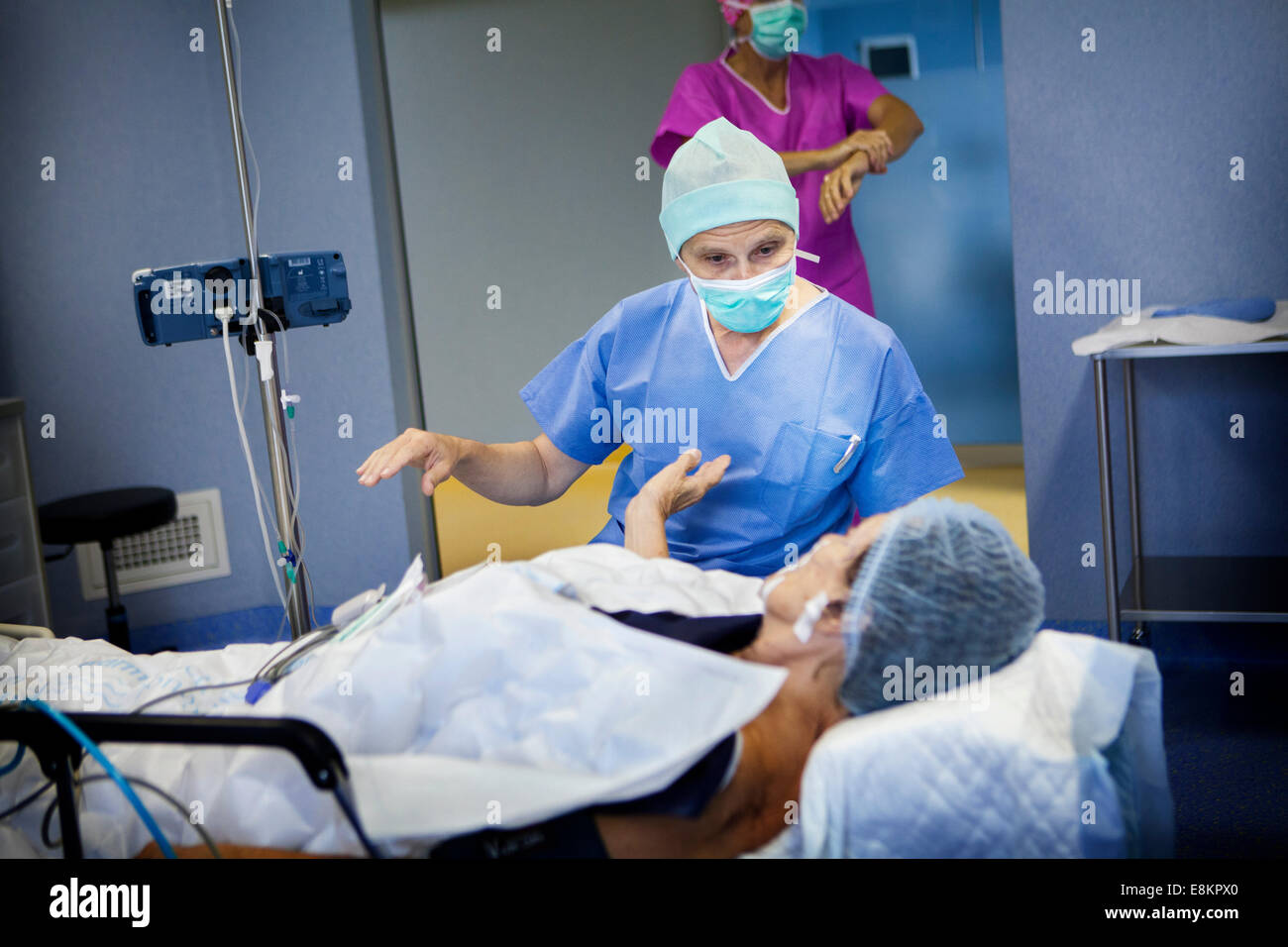 Hypnosis in surgery hi-res stock photography and images - Alamy